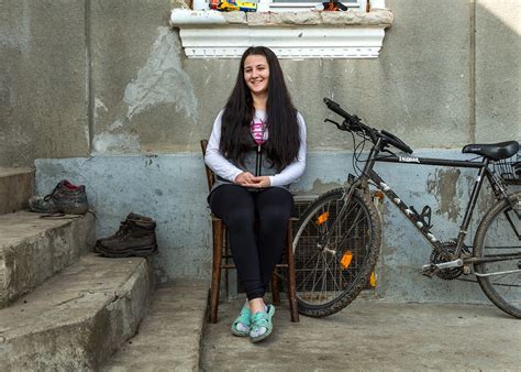 People Of Sofia Казвам се Андреa на 18 години от Крушовене На 12 започнахме да ходим с