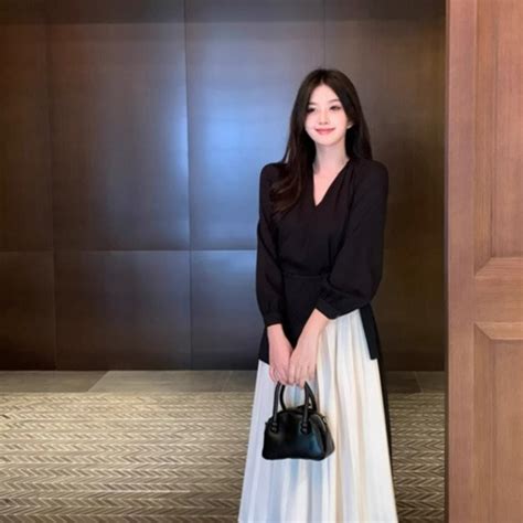 옥수수클로젯 봄신상하객룩겨울 블랙원피스 빅사이즈 화이트 돌잔치 벚꽃 나들이 햅번스타일 쉬폰 빅사이즈 플리츠 배색 랩블라우스 롱드레스 20대 30대 50대 봄 가을 롱