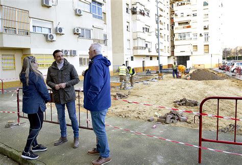 El Ayuntamiento de Jerez renueva acerados y alumbrado público en