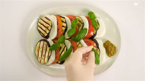 제철맞이 가지를 추가한 카프레제샐러드