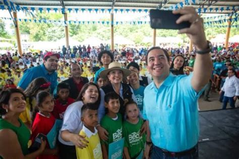Presidenta Xiomara Castro Inaugura El Programa Becas Solidarias Para