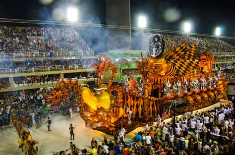 Escolas de samba surgimento desfiles Mundo Educação