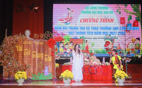 Trường Đại Học Sao Đỏ Tổ Chức Đêm Vui Trung Thu Và Trao Thưởng Cho Con