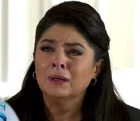 Victoria Ruffo Aparece En Silla De Ruedas Y Preocupa Por Complicado