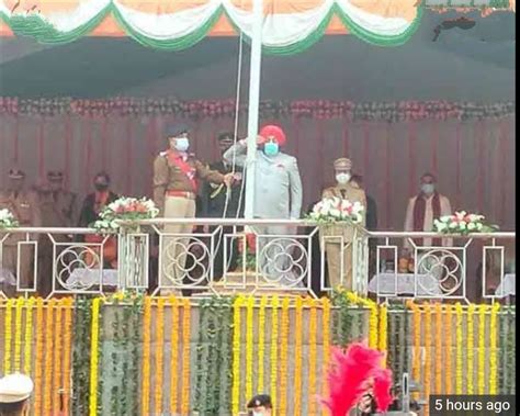 राज्यपाल लेफ्टिनेंट जनरल गुरमीत सिंह सेनि ने परेड ग्राउंड में गणतंत्र