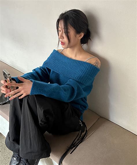 데일리쥬 무료배송 선라이즈 루즈핏 오프숄더 니트