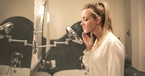 The Psychology Behind Watching Pimple Popping Videos Popsugar Beauty