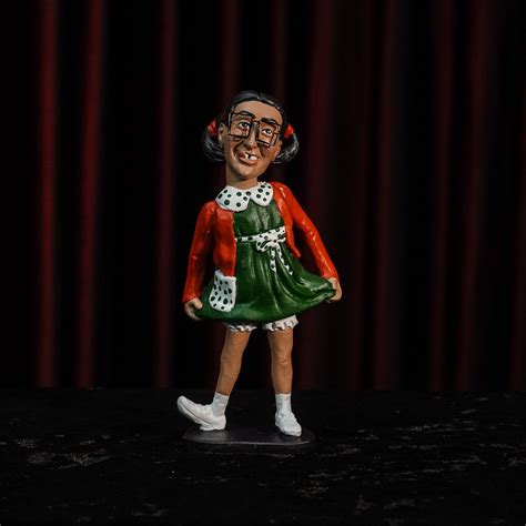 Estátua Chiquinha Chaves Toyshow Tudo De Marvel Dc Netflix Geek Funko Pop Colecionáveis