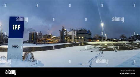 Cedar Rapids Iowa USA 3 2023 Main Entrance View From The Road To