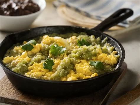 Huevos en salsa verde El Heraldo de San Luis Potosí