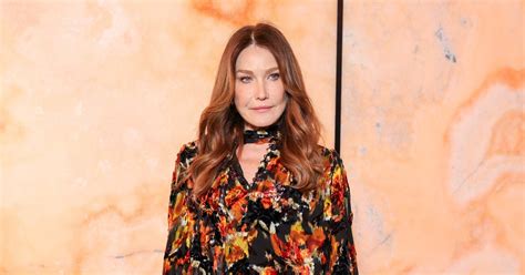 Бывшая первая леди Франции в мини платье снялась для журнала