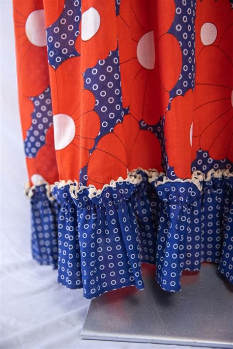 1960s 1970s Red White Blue Ruffle Daisy Print Dr Gem