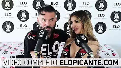 CAMI NAIR COME LA BANANA DE ELO PODCAST EN EL CUARTO PICANTE XHamster