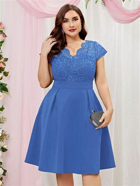 Einfarbiges Swingkleid Mit Spitzeneinsatz Geschwungenes Kleid