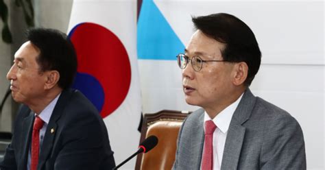 與 상임전국위 비대위 인선 의결정진석 비대위 출항