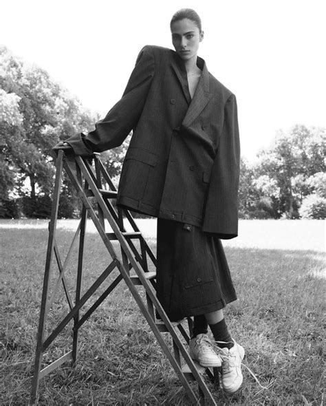 Pin By Marina On Pandemonium In Street Fashion Photoshoot Editorial Fashion Stylist