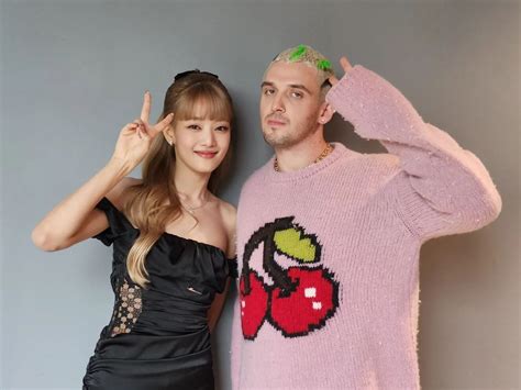 라우브 And 여자 아이들 민니 투샷