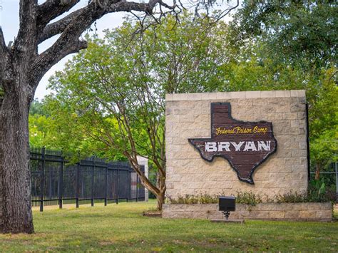 Ghislaine Maxwell Reveals Trump Details To Doj As She Moves To Texas