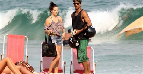 Marcello Melo Jr Curte Praia A Namorada No Rio Nesta Segunda Feira