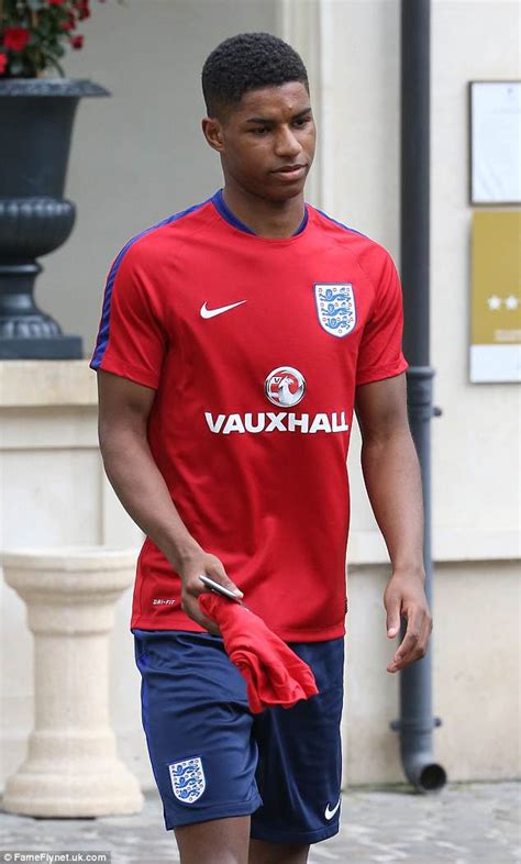 Lauryn Goodman Is Dating Man United Ace Marcus Rashford Daily Mail