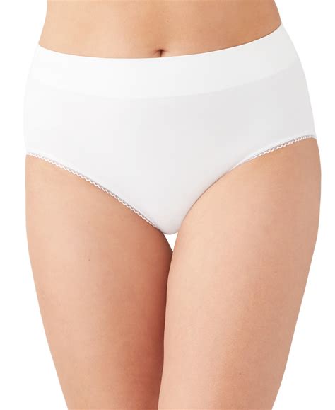 Wacoal Feeling Flexible Seamless Brief In White Modesens
