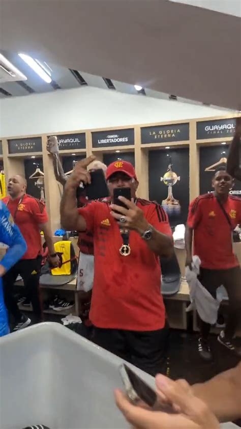 A Festa Dos Jogadores No VestiÁrio Do Flamengo ApÓs O TÍtulo Vou