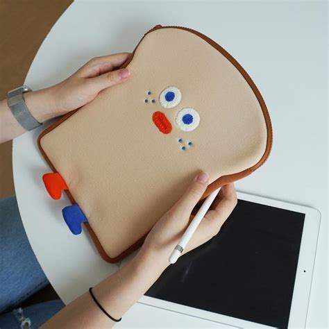 러키펀치 귀여운 식빵 아이패드 파우치 태블릿 파우치 에어 5 4 3세대 갤럭시탭 11인치 토스트 빵 캐릭터파우치