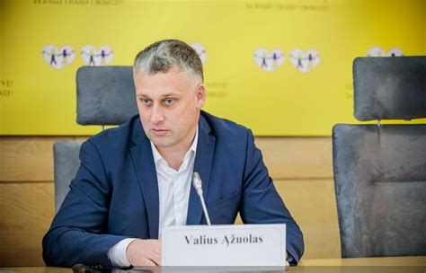 Seimo Narys „fyfos Patvarkė žvėrelių Augintojus Bet Mėsą Lapnoja