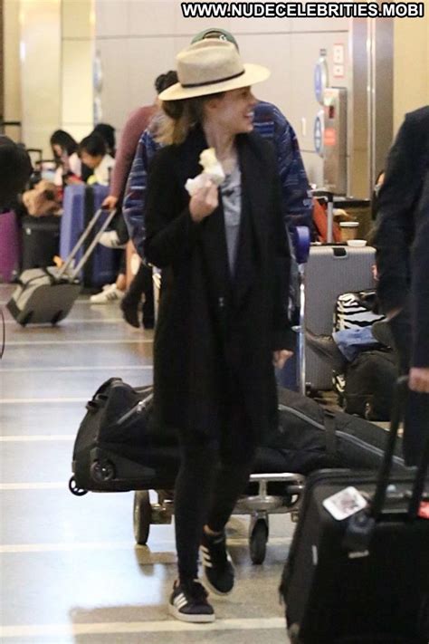 Hilary Swank Lax Airport Small Breasts Xer Female Actress Famous