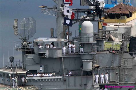 Fotos da chegada do porta aviões São Paulo hoje ao porto de Santos SP Poder Naval