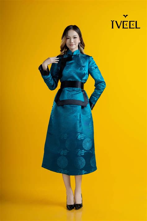 Хадлагатай торгон дээл