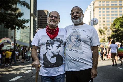 Parada Lgbt Cita Cenário Político E Elege Democracia Como Tema De