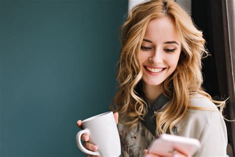143 Effective Online Dating Conversation Starters To Break The Ice