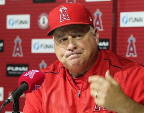 Mike Scioscia Bids Farewell As Angels Manager After 19 Years The Salt