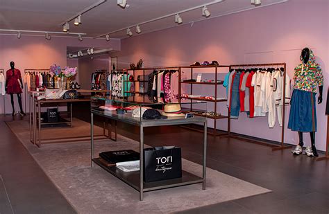 Магазины модной одежды Минск Находимся на Немиге