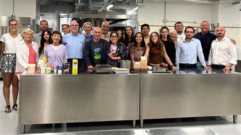 Learning On Consumer Behaviour From A Gastronomic Perspective Esci