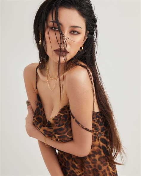 Rae Lil Black สักรูปทุเรียน ภาษาไทย แฟนคลับแห่ชวนเที่ยวสวนที่บ้าน Thaiger ข่าวไทย