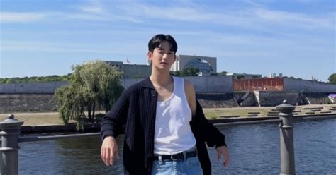 현우씨 책임지세요 김수현 섹시한 근육 어깨…심박수 수직 상승