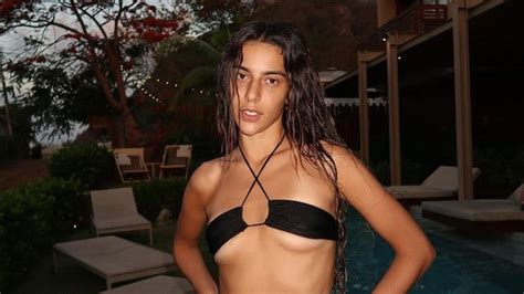 Marina Sena Posa Nua E Compartilha Fotos Sensuais Veja