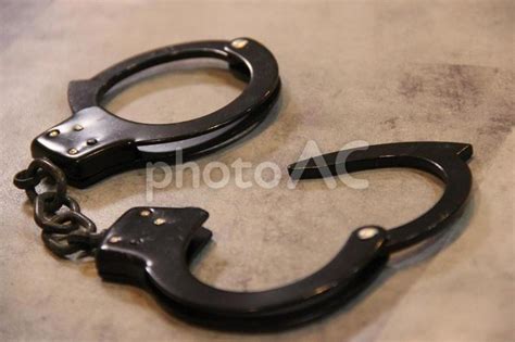 手錠 逮捕のイメージ No 26879507｜写真素材なら「写真ac」無料（フリー）ダウンロードok