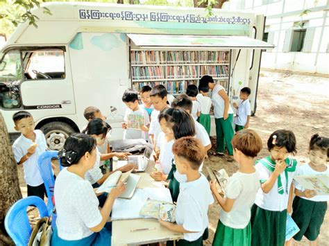 နတ်မောက်မြို့နယ် ပြန်ကြားရေးနှင့်ပြည်သူ့ဆက်ဆံရေးဦးစီးဌာနမှ ရွေ့လျားစာကြည့်တိုက်မော်တော်ယာဉ်ဖြင့