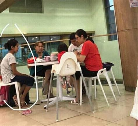 Heartbreaking Photo Of Pinay Maid Watching Employers Eating At Mall