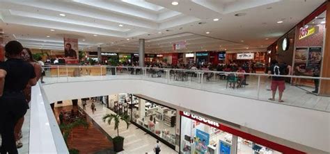 Homem Passa Noite Escondido Em Teto Para Furtar Joalheria De Shopping