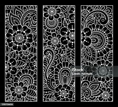 책 인쇄 책 갈피 색칠 꽃 무늬가 있는 흑백 라벨 세트로 핸드 드로우는 멘디 스타일로 그립니다 색깔의 연필을 가진 어린이와 성인의 창의력을위한 장식품의 스케치 검은색에 대한
