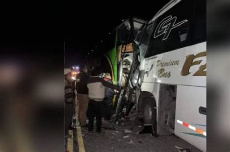 Cuatro Muertos Y Decenas De Heridos Por Colisión De Buses En El Sur De Perú