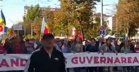 Μολδαβία Χιλιάδες διαδηλωτές στην πρωτεύουσα Κισινάου ζητούν παραίτηση