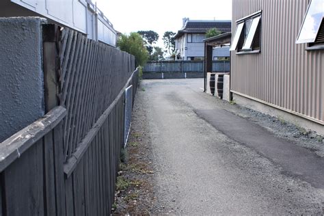 Kfc Staff Lock Doors To Protect Father Son From Attacker With Metal Pipe