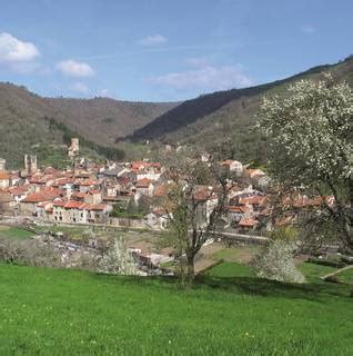 Découvrez Usson Puy de Dôme lun des Plus Beaux Villages de France