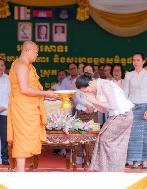លោកជំទាវ ពេជ ចន្ទមុន្នី ហ៊ុនម៉ាណែត អញ្ជើញសម្ពោធបុណ្យបញ្ចុះខណ្ឌសីមា