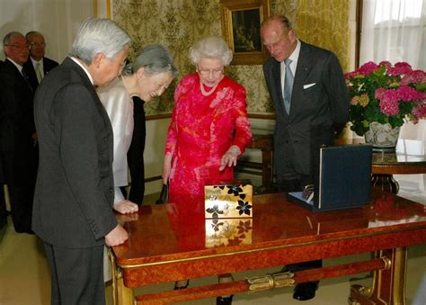 【皇室ウイークリー】（688）陛下、英エリザベス女王にご弔電 ご一家で石垣の発掘現場ご見学（12ページ） 産経ニュース